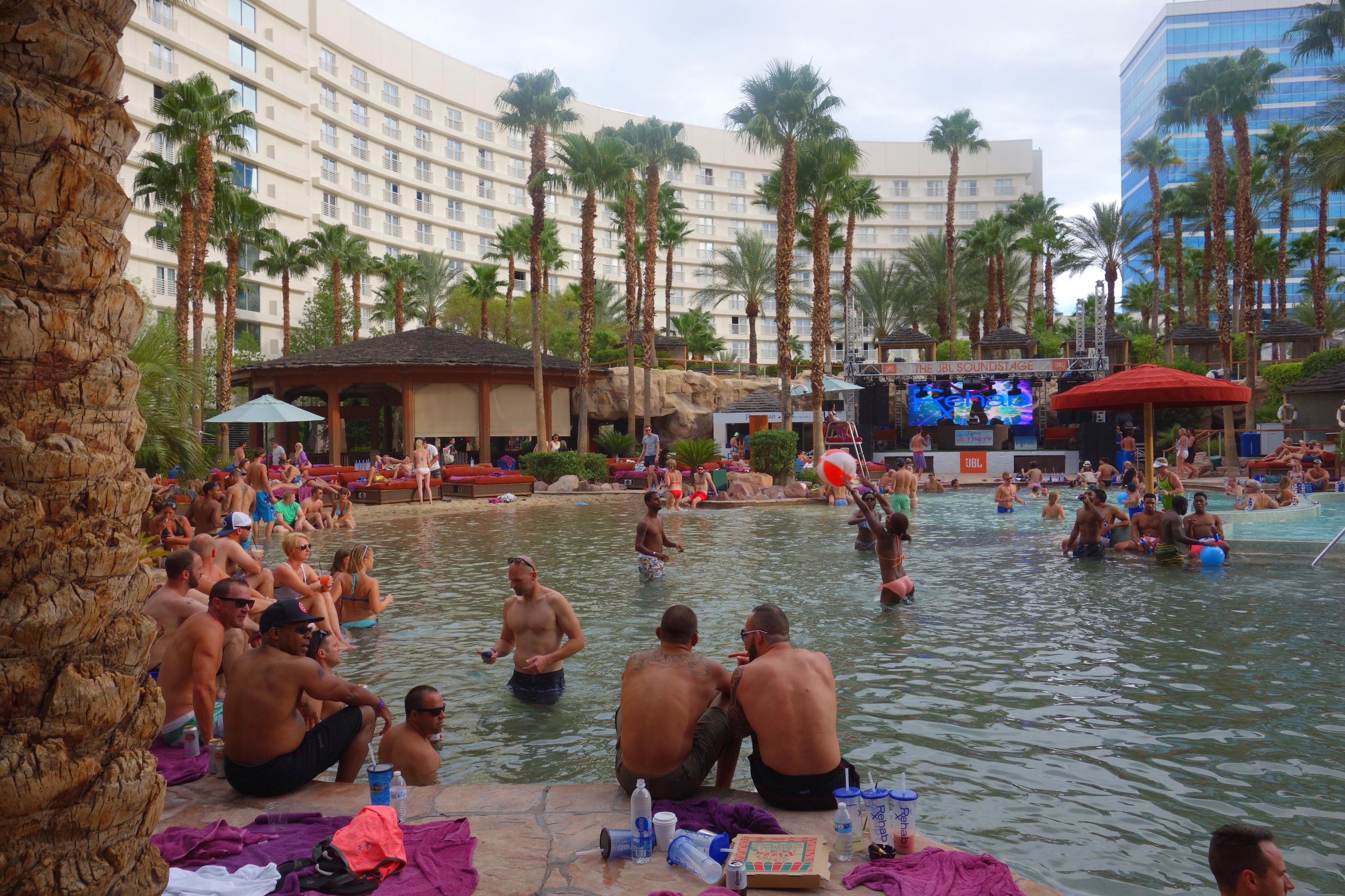 A Perfect Day at the Hard Rock Hotel Pool – Social Vixen